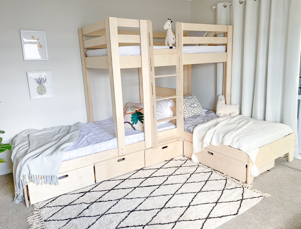 Classic L-shaped Triple bunk bed – Magic of wood PTY LTD